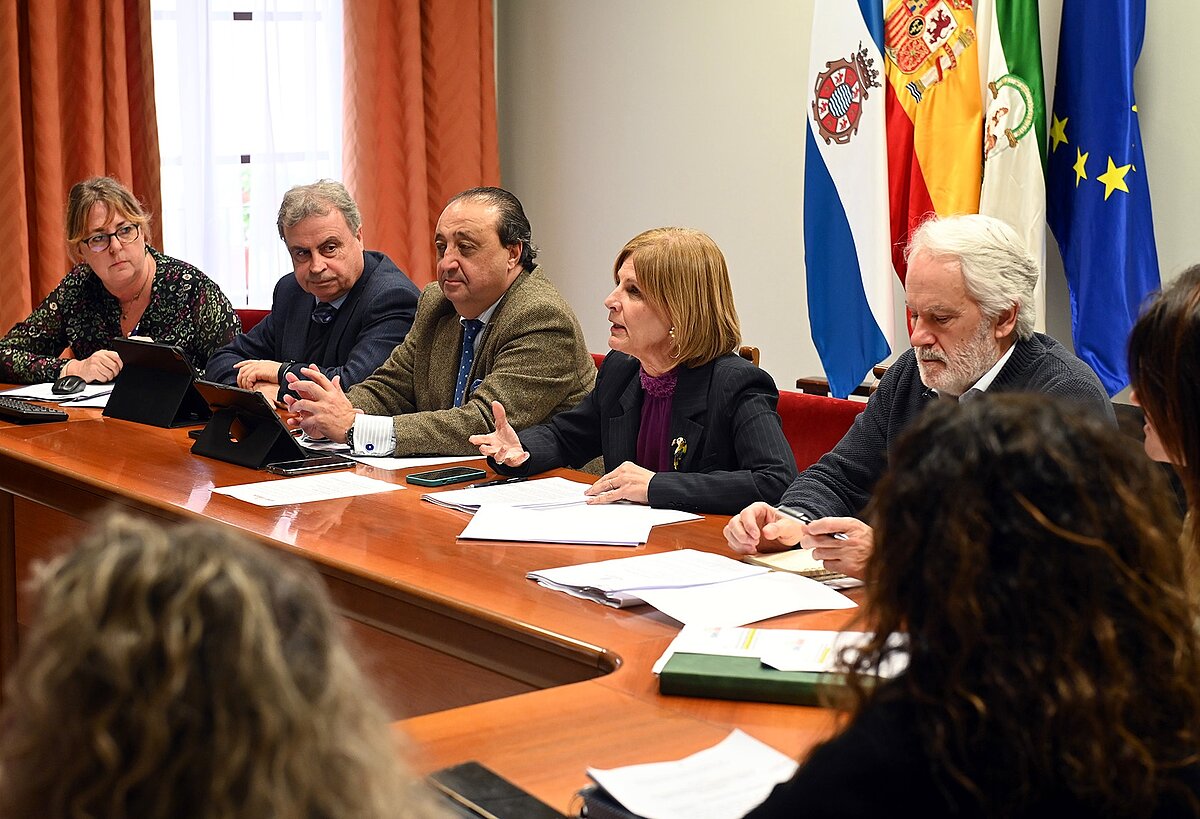 La alcaldesa expresa su compromiso de reforzar el impulso de la red ...